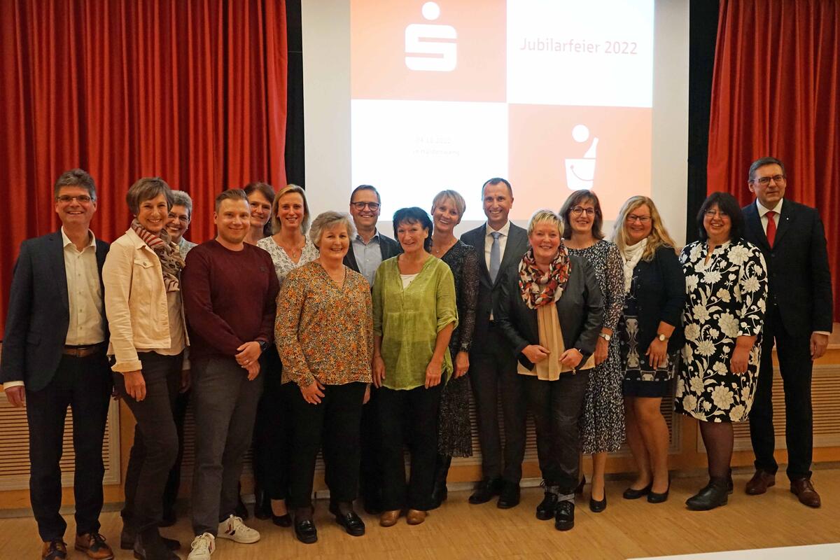 Sparkasse Allgäu ehrt langjährige Mitarbeitende